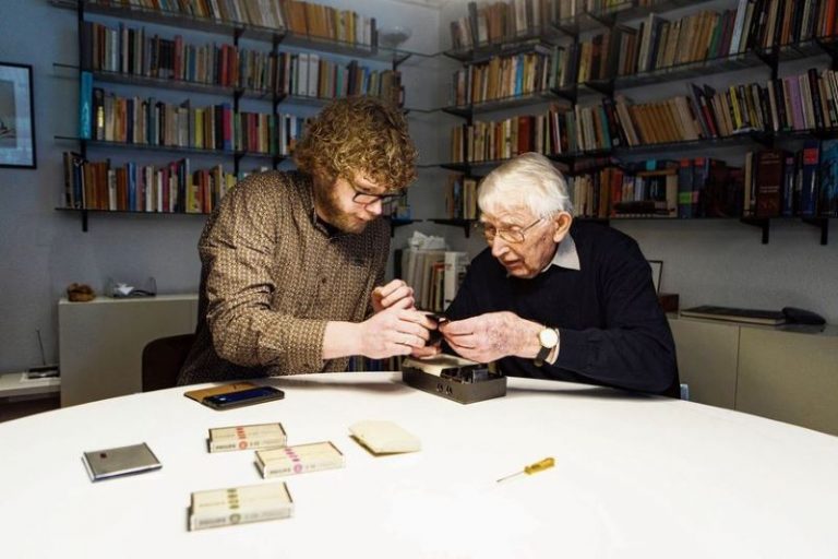 Muere a los 94 años Lou Ottens, el inventor del casete - El Nuevo ...