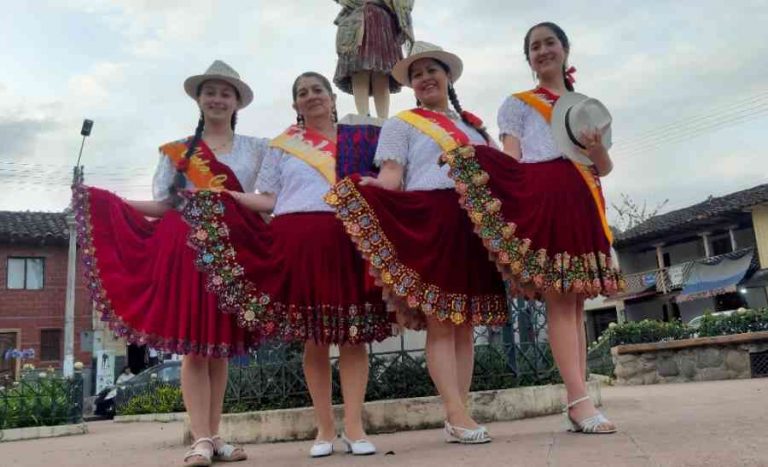 ¡VIVA CUENCA! Santa Ana de los Ríos celebra 202 años de Independencia