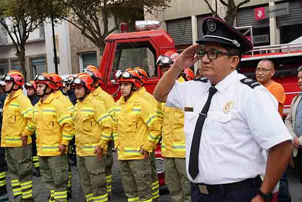 Bomberos de Cuenca reciben 10 vehículos nuevos; se entregarán al sector ...