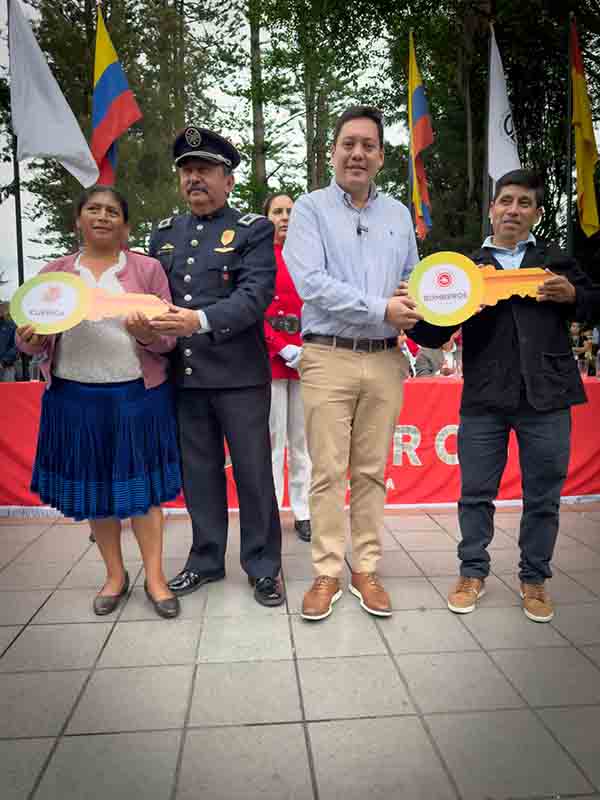 Bomberos de Cuenca reciben 10 vehículos nuevos; se entregarán al sector ...